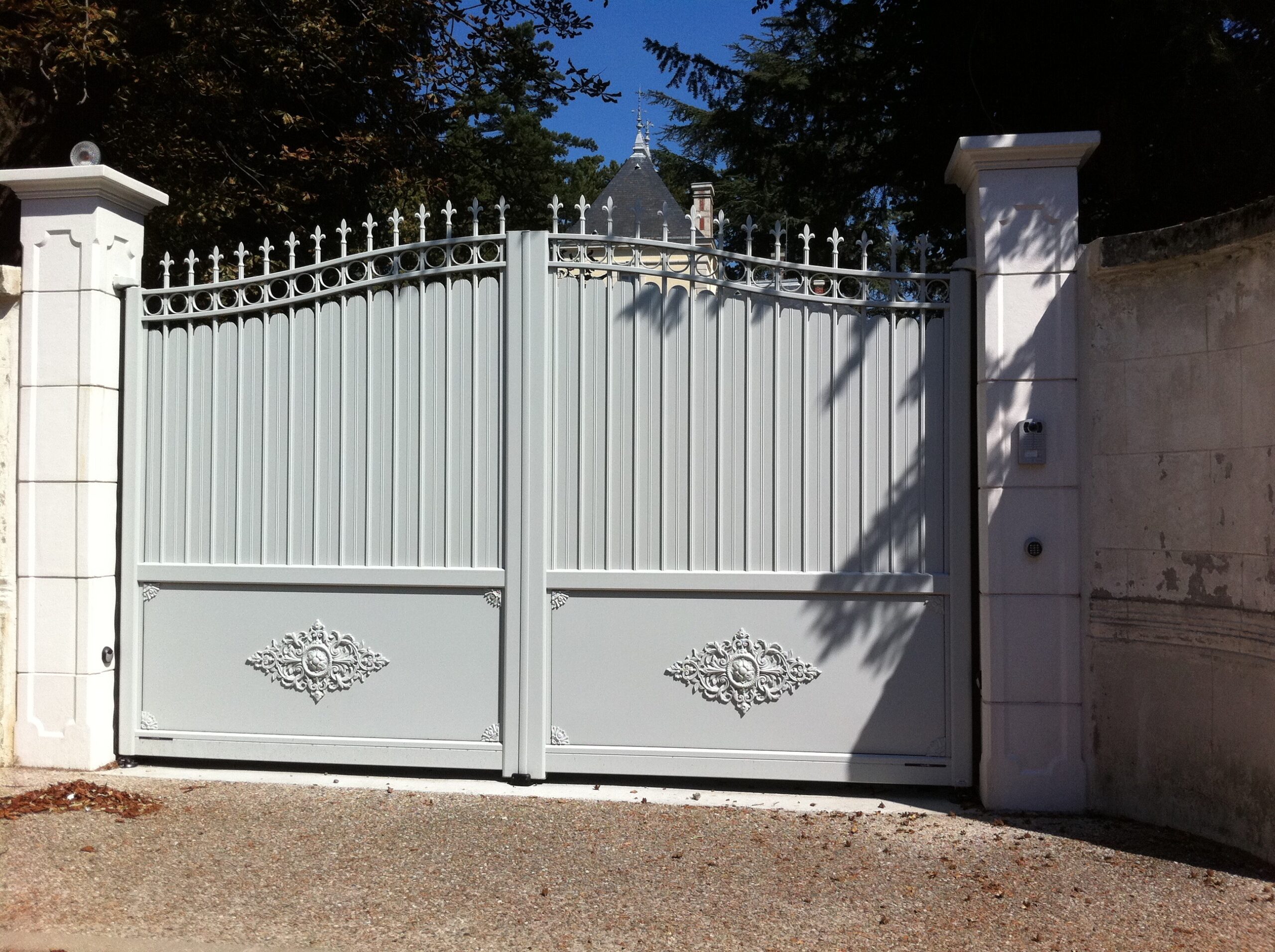 Wrought Iron Effect | Horizal Aluminium Gates